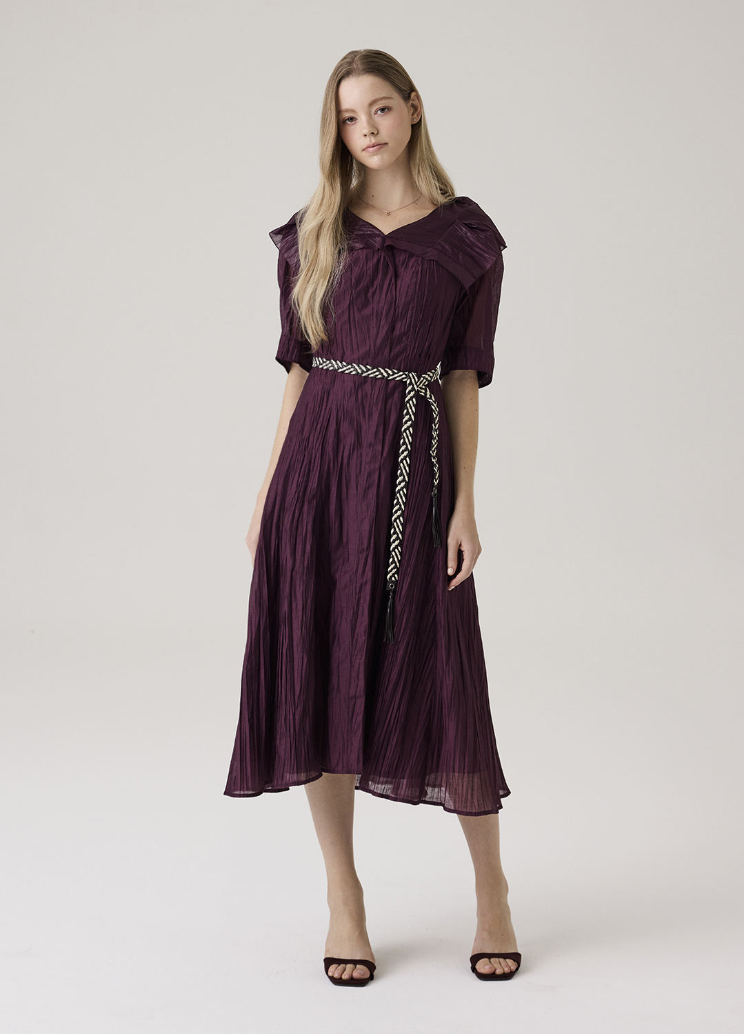 미샤 MICHAA 링클 오픈넥 벨티드 원피스 WINE | SISUN.COM